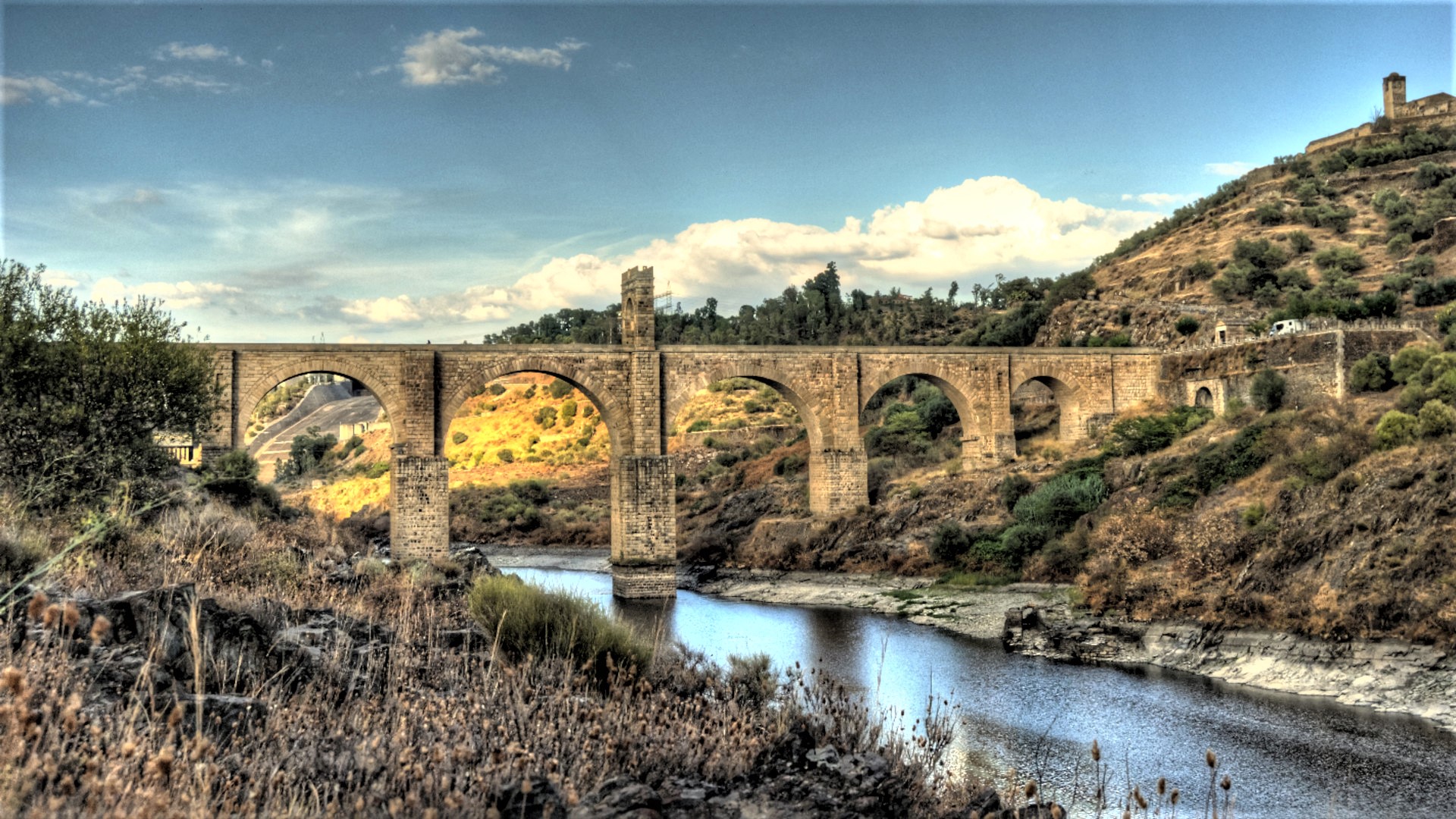 Puente romano y presa hidroeléctrica de Alcántara. Cáceres.